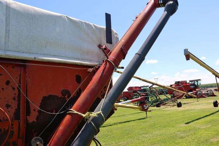 KILBROS GRAVITY BOX, AUGER & WAGON - Shackelton Auctions Inc.