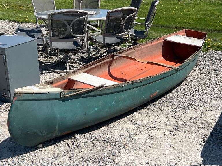 14' FIBERGLASS CANOE - Shackelton Auctions Inc.