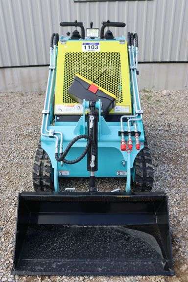 MACH PRO MPS330 SKIDSTEER LOADER - Shackelton Auctions Inc.