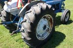 FORD 3000 GAS TRACTOR - Shackelton Auctions Inc.