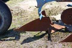 OVERUM TRIPLE K 5F PLOW - Shackelton Auctions Inc.