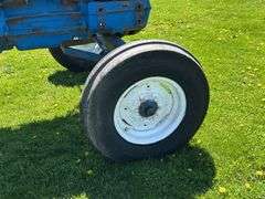 FORD 5000 GAS TRACTOR - Shackelton Auctions Inc.