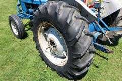 FORD 3000 GAS TRACTOR - Shackelton Auctions Inc.