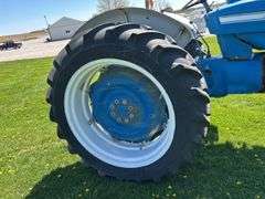 FORD 5000 GAS TRACTOR - Shackelton Auctions Inc.