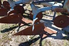 OVERUM TRIPLE K 5F PLOW - Shackelton Auctions Inc.