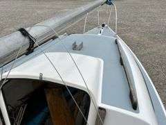 SIREN 17' SAILBOAT WITH EZ LOADER TRAILER - Shackelton Auctions Inc.