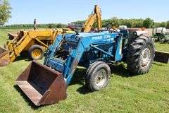 FORD 4610 TRACTOR & 776 LOADER - Shackelton Auctions Inc.