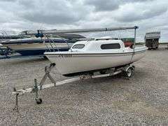 SIREN 17' SAILBOAT WITH EZ LOADER TRAILER - Shackelton Auctions Inc.