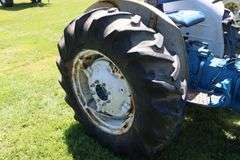 FORD 3000 GAS TRACTOR - Shackelton Auctions Inc.