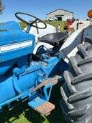 FORD 5000 GAS TRACTOR - Shackelton Auctions Inc.