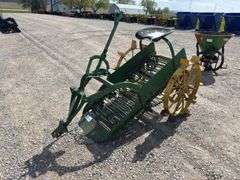 1 ROW POTATO DIGGER - Shackelton Auctions Inc.
