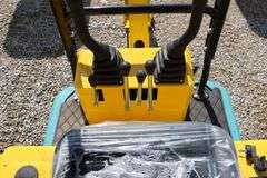 DIG MASTER DM100 MINI EXCAVATOR - Shackelton Auctions Inc.