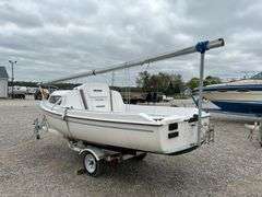 SIREN 17' SAILBOAT WITH EZ LOADER TRAILER - Shackelton Auctions Inc.