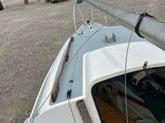 SIREN 17' SAILBOAT WITH EZ LOADER TRAILER - Shackelton Auctions Inc.