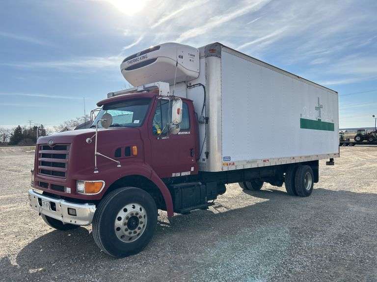 1998 FORD LOUISVILLE SINGLE AXLE TRUCK - Shackelton Auctions Inc.