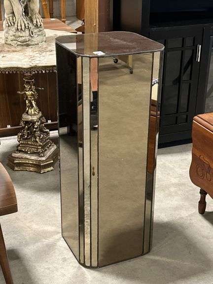MIRRORED DISPLAY TABLE - 12"X12"X30" - Shackelton Auctions Inc.
