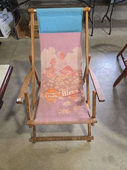 VINTAGE ORANGE CRUSH FOLDING BEACH CHAIR - Shackelton Auctions Inc.