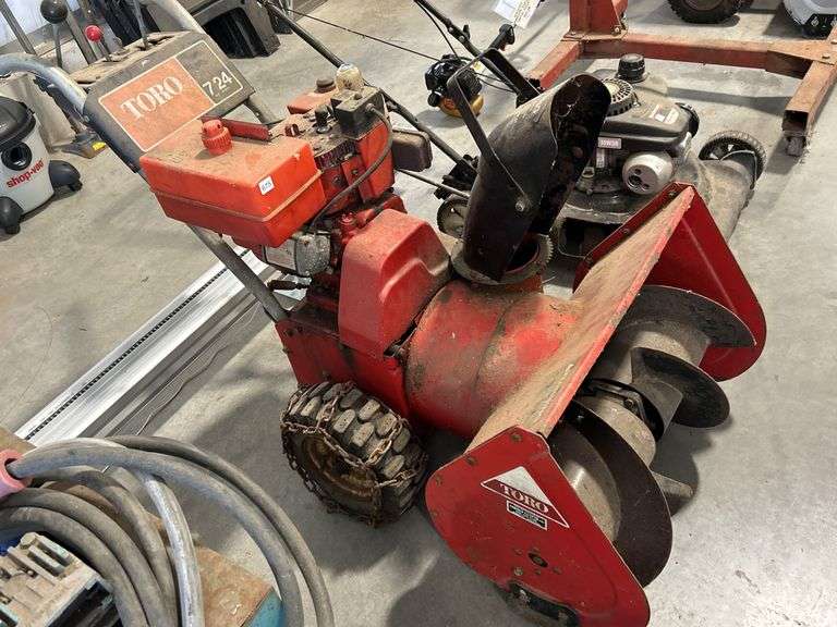 TORO 7 HP 24" SNOW BLOWER - Shackelton Auctions Inc.