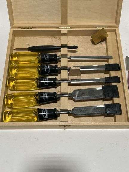 LEE VALLEY WOOD CHISELS, CALIPERS AND DOWEL KNIFE - Shackelton Auctions ...