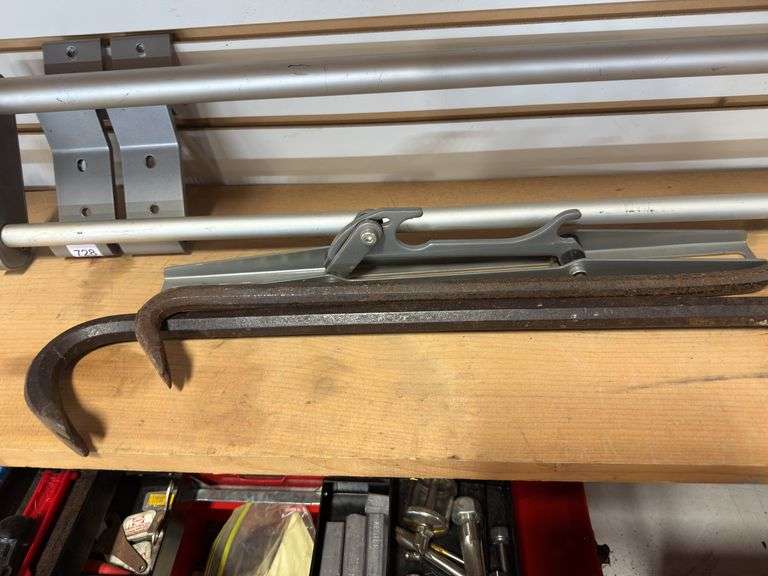 PRY BARS AND WALL MOUNT - Shackelton Auctions Inc.