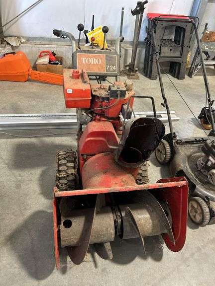 TORO 7 HP 24" SNOW BLOWER - Shackelton Auctions Inc.