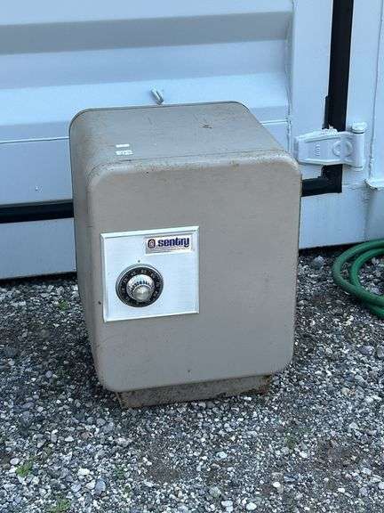 SENTRY COMBINATION SAFE - 13"X14"X19" - Shackelton Auctions Inc.