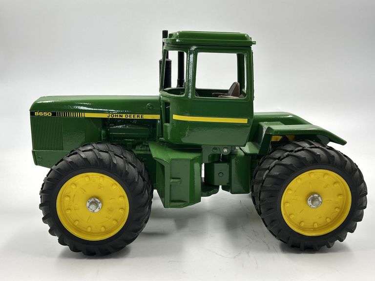 JOHN DEERE 8650 TRACTOR ERTL 1/16 - Shackelton Auctions Inc.