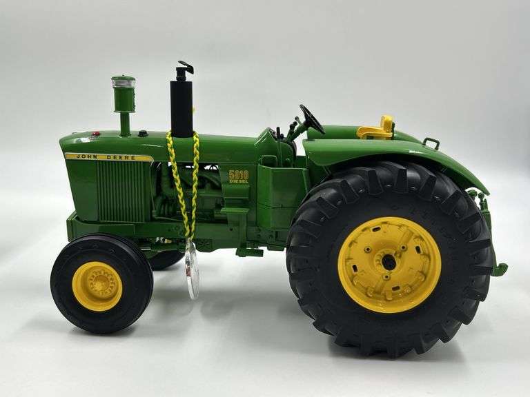 PRECISION CLASSICS JOHN DEERE MODEL 5010 TRACTOR - Shackelton Auctions Inc.