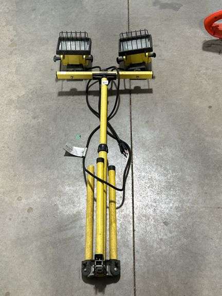 NOMA HALOGEN TRI POD LIGHTS - Shackelton Auctions Inc.