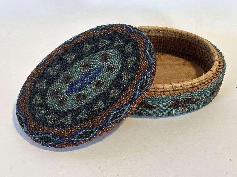 INDIGENOUS BEADED BOX - Shackelton Auctions Inc.