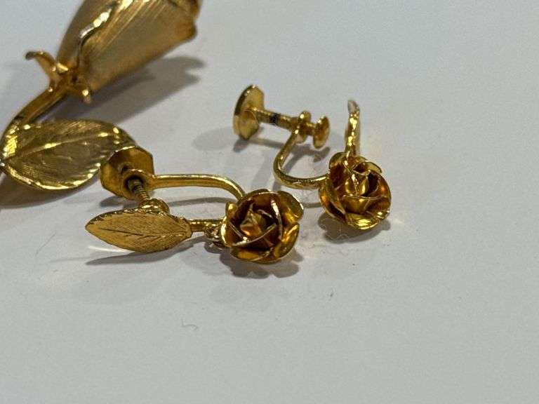 BOND BOYD GOLD FILLED ROSE BROOCH AND EARRINGS - Shackelton Auctions Inc.