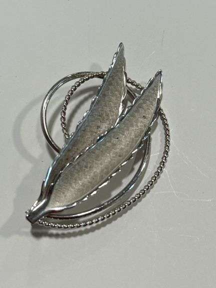 BOND BOYD STERLING SILVER BROOCH - Shackelton Auctions Inc.