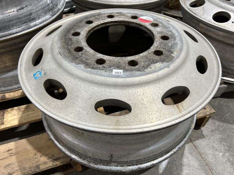 TIRE RIM 24" - Shackelton Auctions Inc.