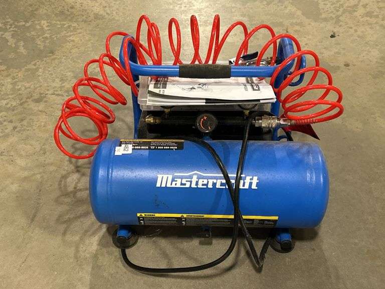 MASTERCRAFT PORTABLE AIR COMPRESSOR WITH AIR TOOL ACCESSORY KIT ...