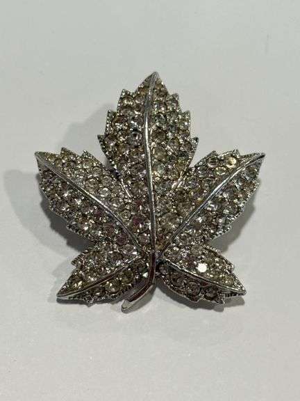 KEYES CLEAR STONE MAPLE LEAF BROOCH - Shackelton Auctions Inc.