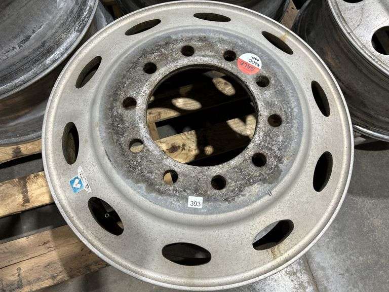 TIRE RIM 24" - Shackelton Auctions Inc.