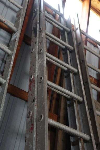 2 ALUMINUM LADDER PIECES - Shackelton Auctions Inc.