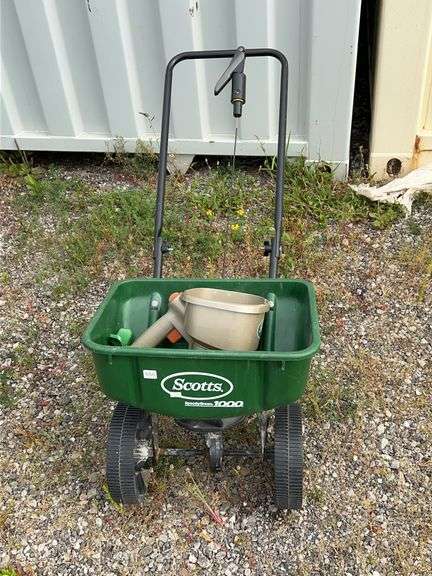 HAND SPREADER AND PUSH SPREADER - Shackelton Auctions Inc.