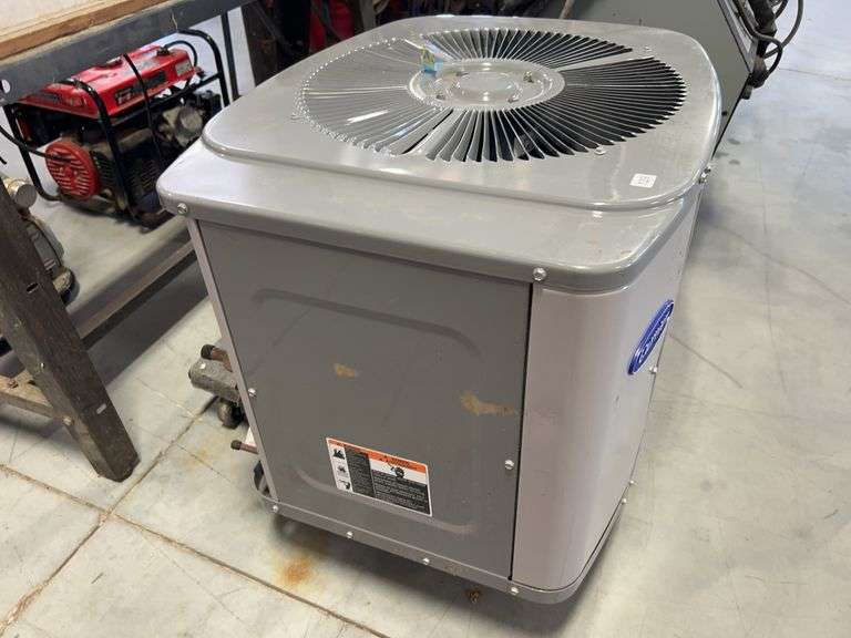 CARRIER AIR CONDITIONER MODEL 38TKB024300 - Shackelton Auctions Inc.