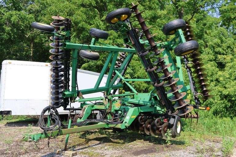 JOHN DEERE 637 34' ROCK FLEX DISC - Shackelton Auctions Inc.