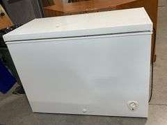 CHEST FREEZER MODEL # FFFC09M1RW - 44"X23"X33" - Shackelton Auctions Inc.