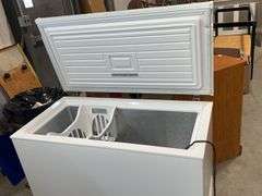 CHEST FREEZER MODEL # FFFC09M1RW - 44"X23"X33" - Shackelton Auctions Inc.
