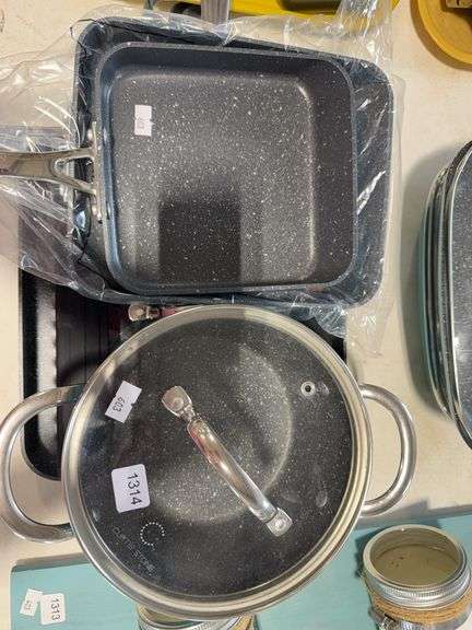 CURTIS STONE POT WITH LID, & 4 PANS (1 WITH LID) - Shackelton Auctions Inc.