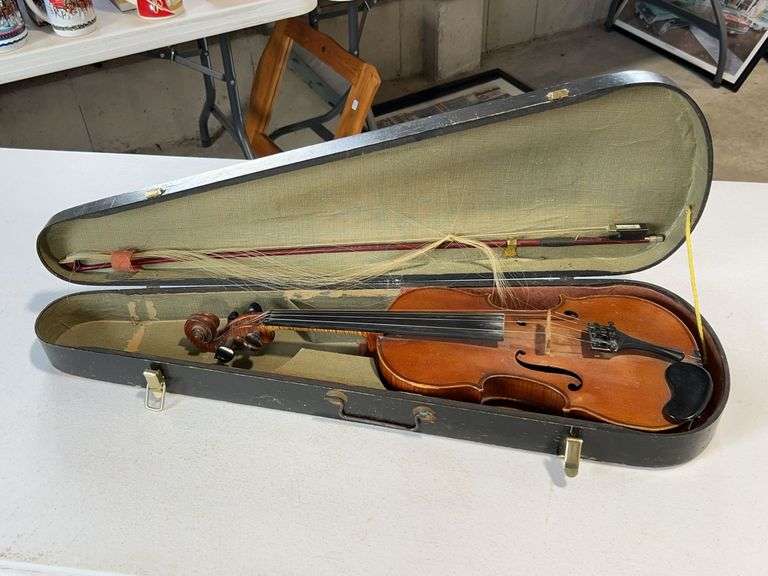 ANTIQUE FIDDLE WITH BOW AND CASE - 24" - Shackelton Auctions Inc.