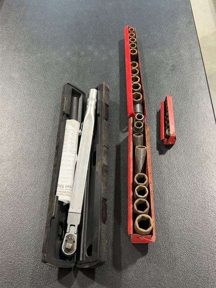 SPLIT BEAM TORQUE WRENCH AND SOCKETS - Shackelton Auctions Inc.