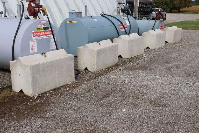 5 CONCRETE BLOCKS - Shackelton Auctions Inc.