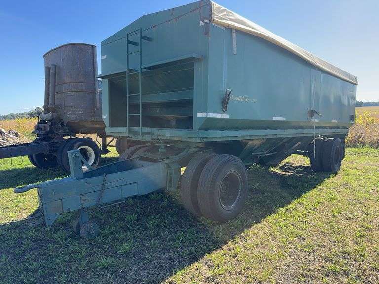 750 BUSHEL BELLY DUMP WAGON - Shackelton Auctions Inc.