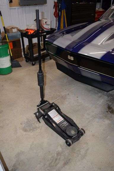 PRO-POINT LOW PROFILE FLOOR JACK - Shackelton Auctions Inc.