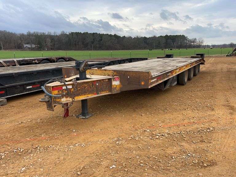 2002 Ready Haul R25215PFA 30ft Tri/A Equipment Trailer - Witcher Farms Inc