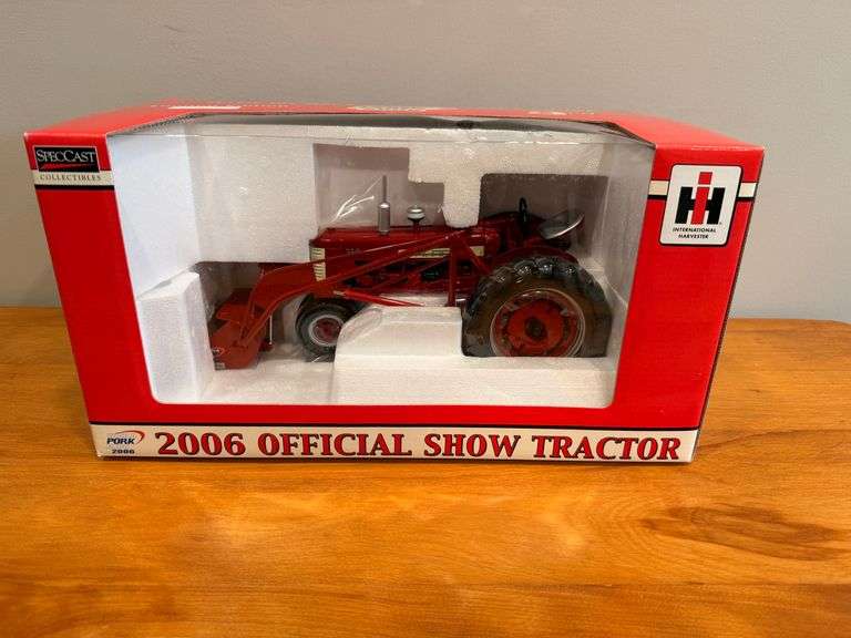 2006 World Pork Expo SpecCast IH Farmall 350 with McCormick #33 Loader ...